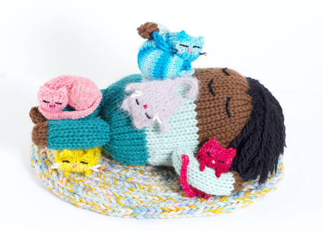 Knitted Kitties Go Inside, Outside, and Upside-Down – Modern Daily Knitting